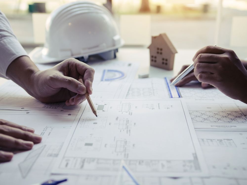 Entenda a diferença entre incorporadora e construtora